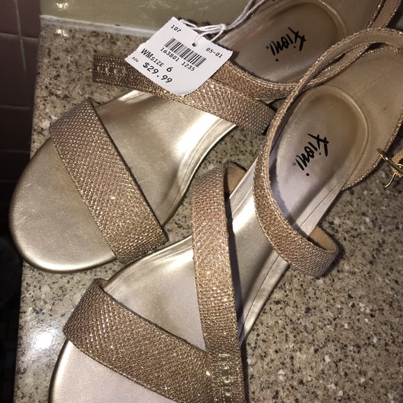FIONI Clothing | Shoes | Fioni Gold Wedges Size 6 | Poshmark
